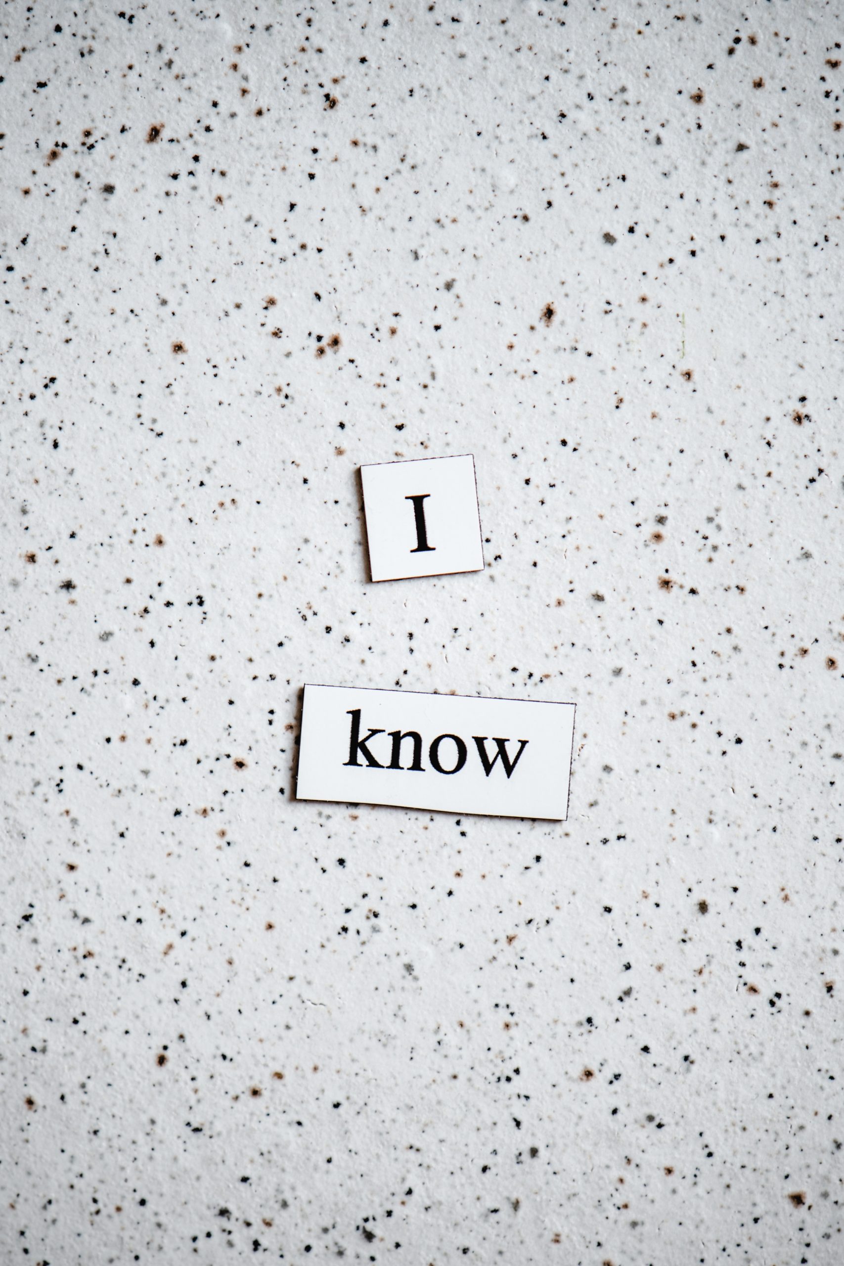 【あなたは大丈夫？】意外と知られてない「know」「know of」「know about」の違いと使い分け方｜tobiuma